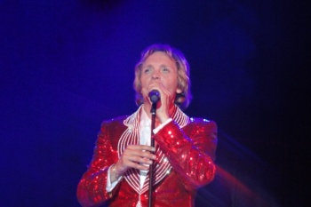 Sosie de Claude François, Cloclo et ses clodettes en concert live
